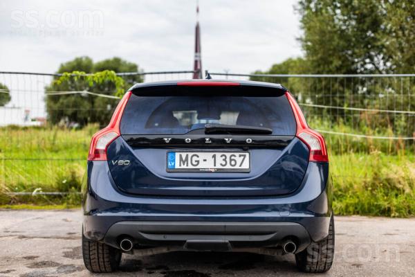 Zils Volvo V60 2011 Rīga, ar dzinēja tilpumu 2.40 L un nobraukumu 330 tūkst. km par 6590 €, foto 8 vietnē AUTOMOTO.COM.LV