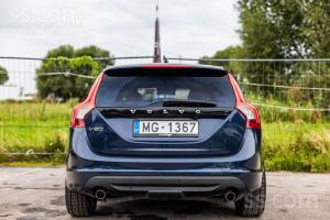 Zils Volvo V60 2011 Rīga, ar dzinēja tilpumu 2.40 L un nobraukumu 330 tūkst. km par 6590 €, foto 9 vietnē AUTOMOTO.COM.LV