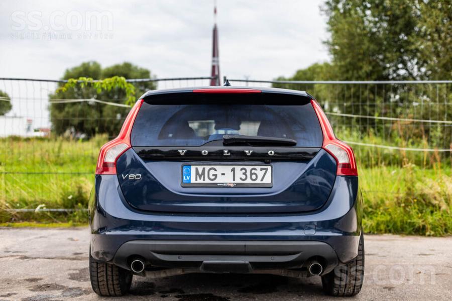Zils Volvo V60 2011 Rīga, ar dzinēja tilpumu 2.40 L un nobraukumu 330 tūkst. km par 6590 €, foto 9 vietnē AUTOMOTO.COM.LV