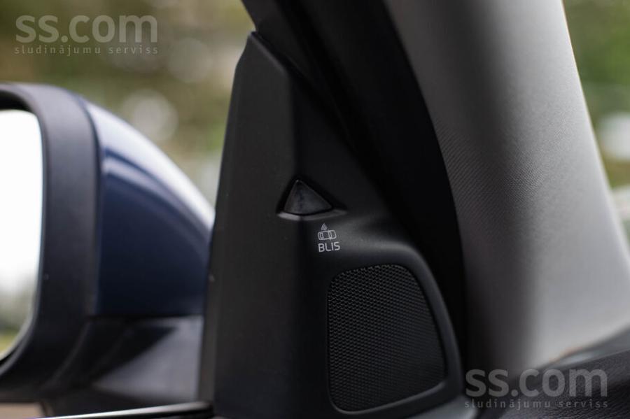 Zils Volvo V60 2011 Rīga, ar dzinēja tilpumu 2.40 L un nobraukumu 330 tūkst. km par 6590 €, foto 16 vietnē AUTOMOTO.COM.LV