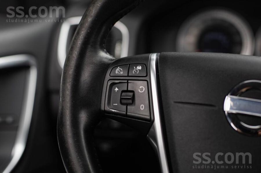 Zils Volvo V60 2011 Rīga, ar dzinēja tilpumu 2.40 L un nobraukumu 330 tūkst. km par 6590 €, foto 19 vietnē AUTOMOTO.COM.LV
