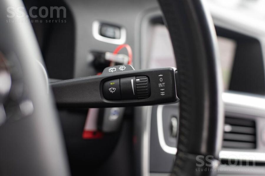 Zils Volvo V60 2011 Rīga, ar dzinēja tilpumu 2.40 L un nobraukumu 330 tūkst. km par 6590 €, foto 20 vietnē AUTOMOTO.COM.LV
