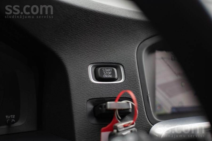 Zils Volvo V60 2011 Rīga, ar dzinēja tilpumu 2.40 L un nobraukumu 330 tūkst. km par 6590 €, foto 22 vietnē AUTOMOTO.COM.LV
