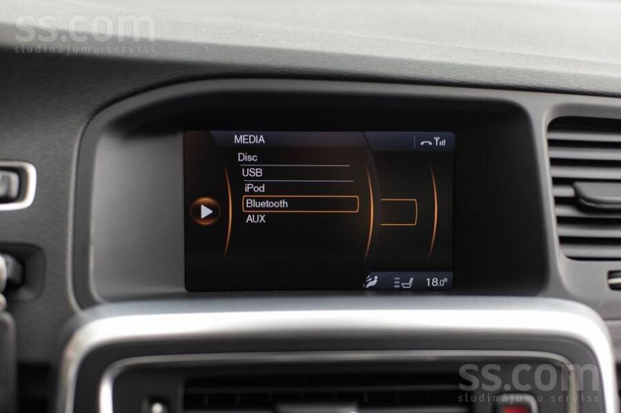 Zils Volvo V60 2011 Rīga, ar dzinēja tilpumu 2.40 L un nobraukumu 330 tūkst. km par 6590 €, foto 24 vietnē AUTOMOTO.COM.LV