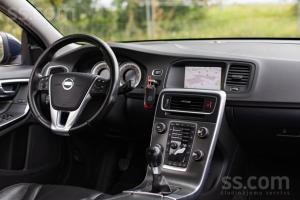 Zils Volvo V60 2011 Rīga, ar dzinēja tilpumu 2.40 L un nobraukumu 330 tūkst. km par 6590 €, foto 29 vietnē AUTOMOTO.COM.LV
