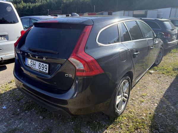 Blue Volvo V60 2011 in Vilnius, with an engine capacity of 1.98 L and mileage of 389 thousand km for 3900 €, photo 4 on AUTOMOTO.COM.LV