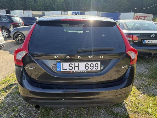 Blue Volvo V60 2011 in Vilnius, with an engine capacity of 1.98 L and mileage of 389 thousand km for 3900 €, photo 5 on AUTOMOTO.COM.LV