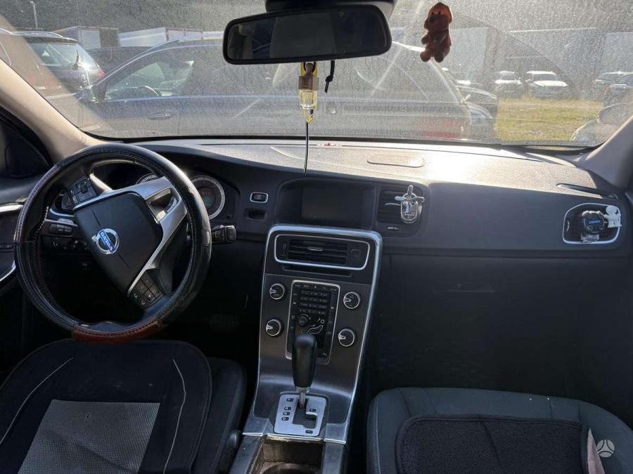 Blue Volvo V60 2011 in Vilnius, with an engine capacity of 1.98 L and mileage of 389 thousand km for 3900 €, photo 9 on AUTOMOTO.COM.LV