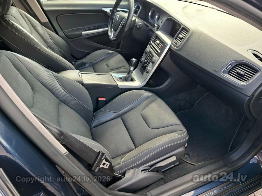 Zils Volvo V60 2011 Tartu, ar dzinēja tilpumu 2.00 L un nobraukumu 0 tūkst. km par 4999 €, foto 9 vietnē AUTOMOTO.COM.LV