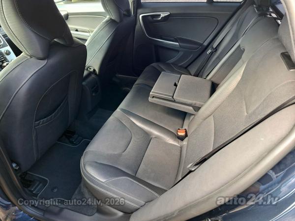Zils Volvo V60 2011 Tartu, ar dzinēja tilpumu 2.00 L un nobraukumu 0 tūkst. km par 4999 €, foto 10 vietnē AUTOMOTO.COM.LV