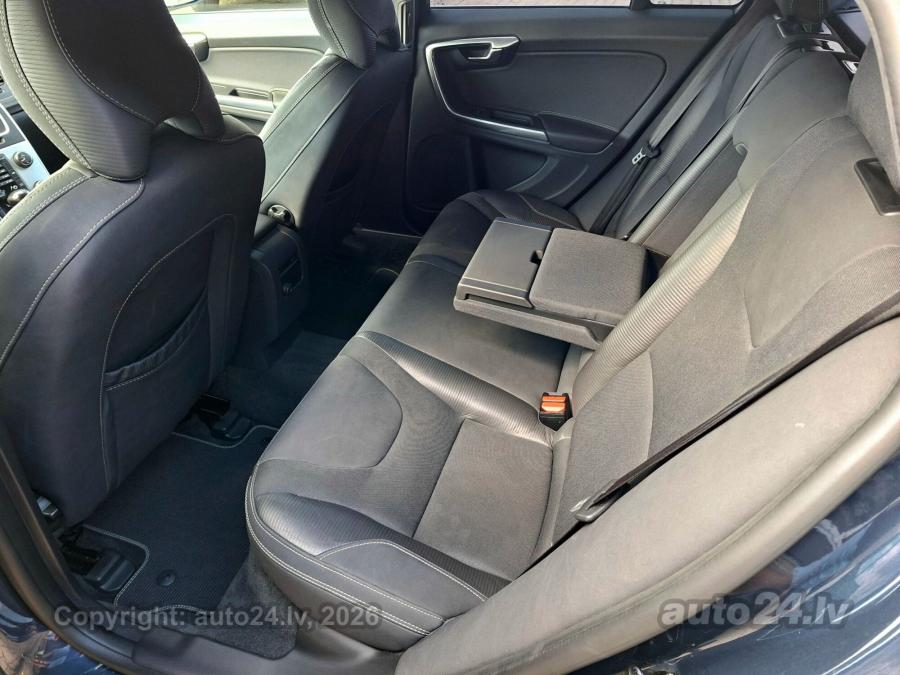 Zils Volvo V60 2011 Tartu, ar dzinēja tilpumu 2.00 L un nobraukumu 0 tūkst. km par 4999 €, foto 10 vietnē AUTOMOTO.COM.LV