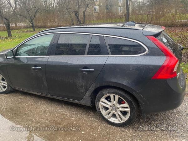 Zils Volvo V60 2012 Paide, ar dzinēja tilpumu 1.60 L un nobraukumu 298 tūkst. km par 6500 €, foto 11 vietnē AUTOMOTO.COM.LV