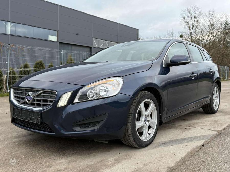 Blue Volvo V60 2012 in Kaunas, with an engine capacity of 1.56 L and mileage of 236 thousand km for 4200 €, photo 1 on AUTOMOTO.COM.LV