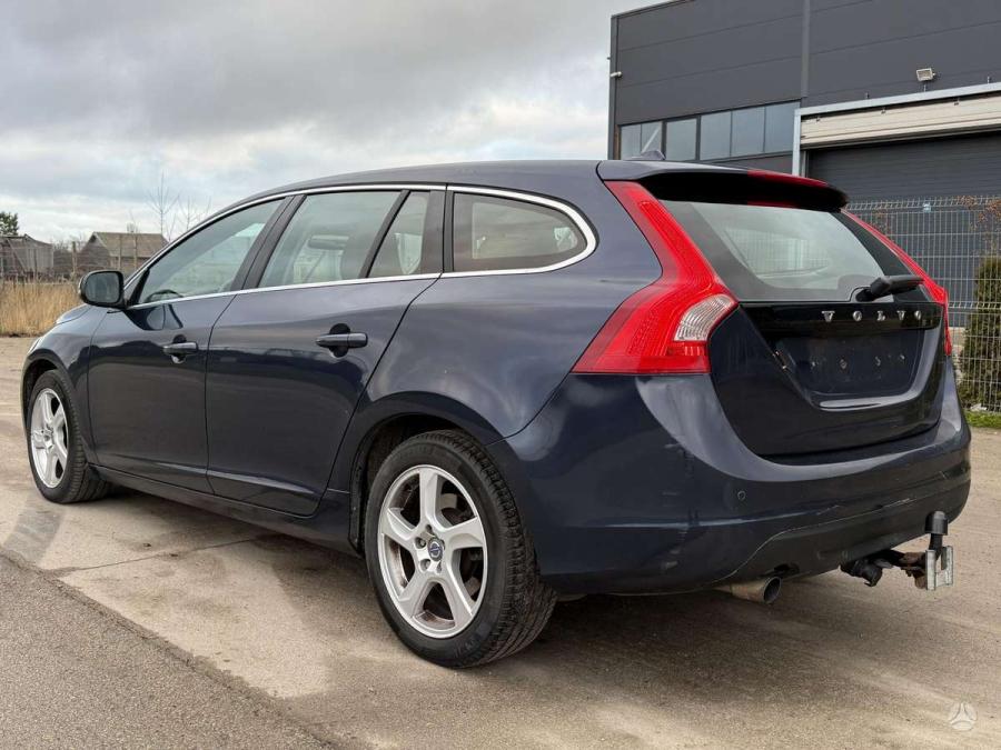 Blue Volvo V60 2012 in Kaunas, with an engine capacity of 1.56 L and mileage of 236 thousand km for 4200 €, photo 3 on AUTOMOTO.COM.LV