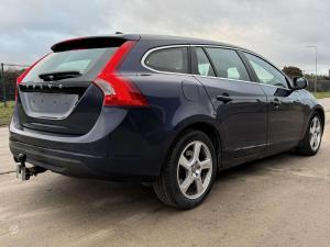 Blue Volvo V60 2012 in Kaunas, with an engine capacity of 1.56 L and mileage of 236 thousand km for 4200 €, photo 4 on AUTOMOTO.COM.LV