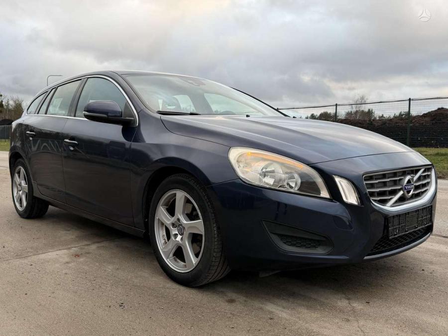 Blue Volvo V60 2012 in Kaunas, with an engine capacity of 1.56 L and mileage of 236 thousand km for 4200 €, photo 6 on AUTOMOTO.COM.LV