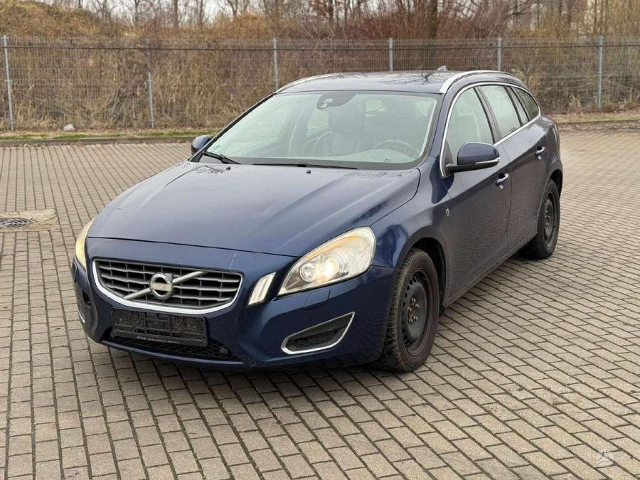Blue Volvo V60 2012 in Marijampole, with an engine capacity of 1.98 L and mileage of 277 thousand km for 3350 €, photo 1 on AUTOMOTO.COM.LV