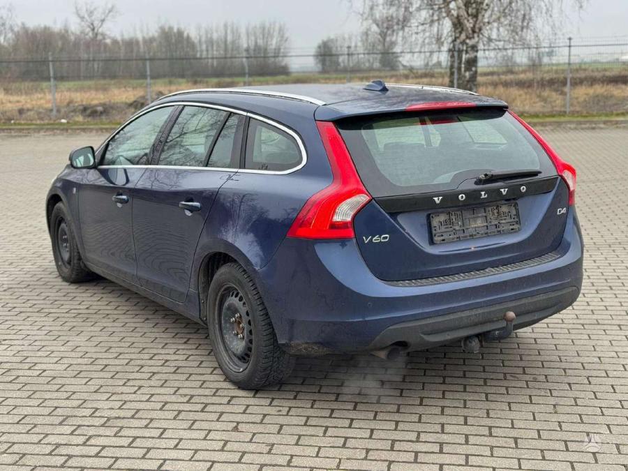 Blue Volvo V60 2012 in Marijampole, with an engine capacity of 1.98 L and mileage of 277 thousand km for 3350 €, photo 3 on AUTOMOTO.COM.LV