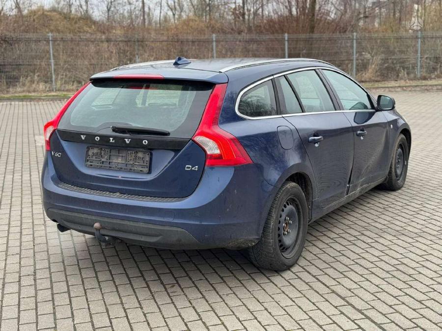 Blue Volvo V60 2012 in Marijampole, with an engine capacity of 1.98 L and mileage of 277 thousand km for 3350 €, photo 5 on AUTOMOTO.COM.LV