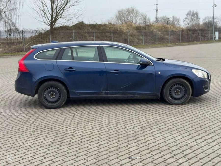 Blue Volvo V60 2012 in Marijampole, with an engine capacity of 1.98 L and mileage of 277 thousand km for 3350 €, photo 6 on AUTOMOTO.COM.LV