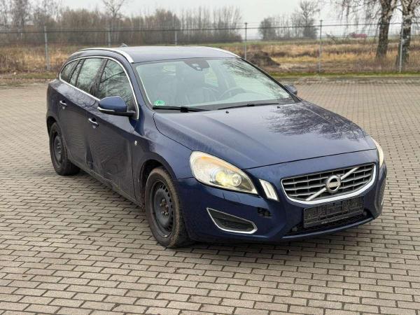 Zils Volvo V60 2012 Marijampole, ar dzinēja tilpumu 1.98 L un nobraukumu 277 tūkst. km par 3350 €, foto 7 vietnē AUTOMOTO.COM.LV