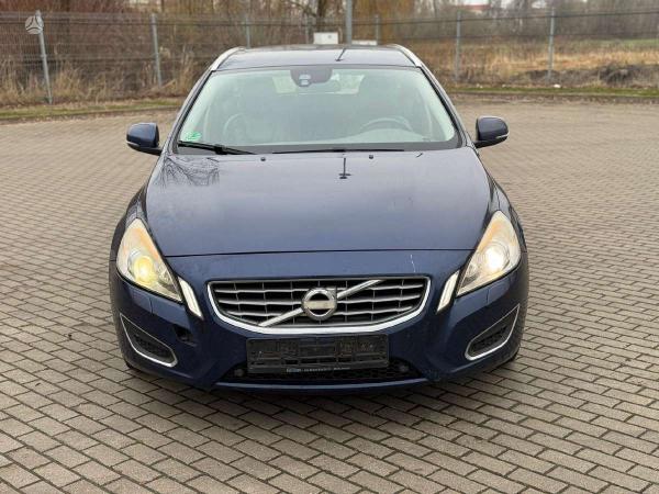 Zils Volvo V60 2012 Marijampole, ar dzinēja tilpumu 1.98 L un nobraukumu 277 tūkst. km par 3350 €, foto 8 vietnē AUTOMOTO.COM.LV