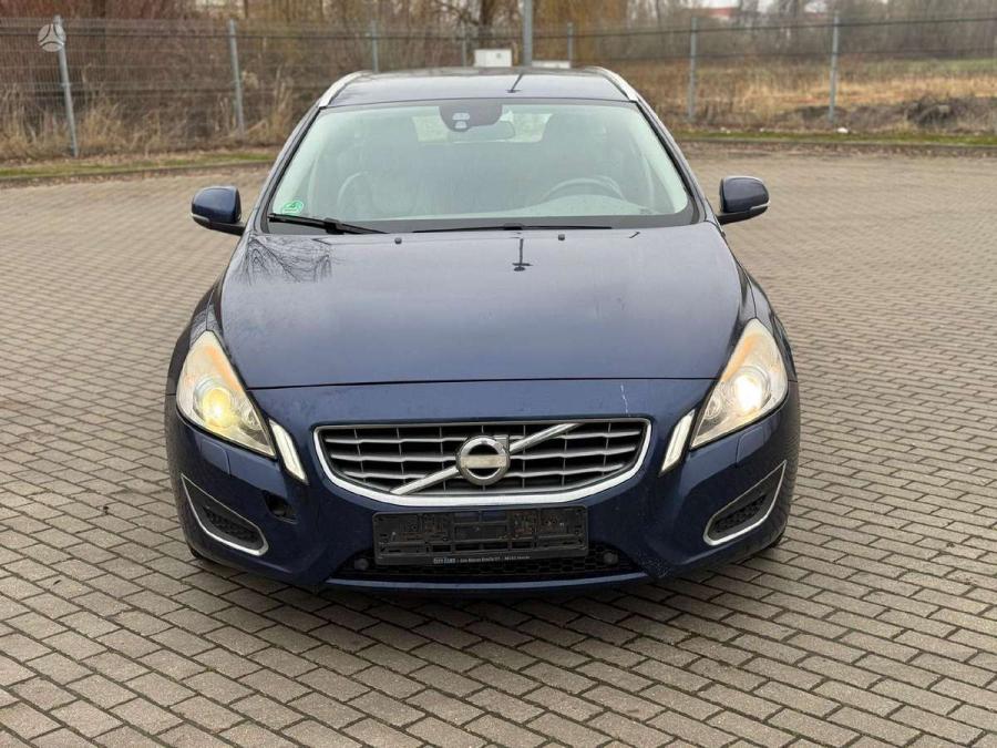 Blue Volvo V60 2012 in Marijampole, with an engine capacity of 1.98 L and mileage of 277 thousand km for 3350 €, photo 8 on AUTOMOTO.COM.LV