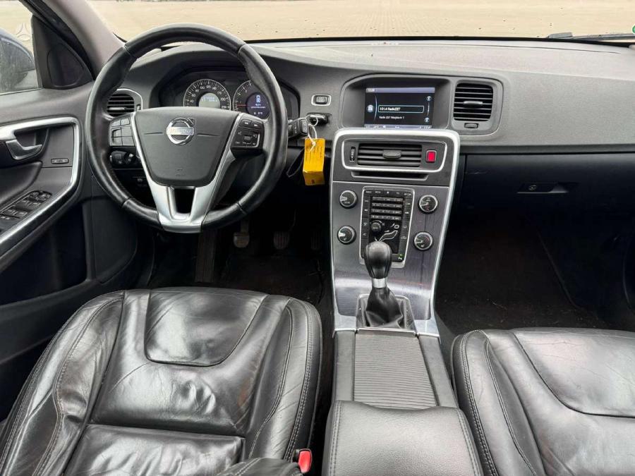 Blue Volvo V60 2012 in Marijampole, with an engine capacity of 1.98 L and mileage of 277 thousand km for 3350 €, photo 11 on AUTOMOTO.COM.LV