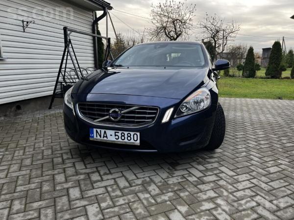 Zils Volvo V60 2012 Ludza, ar dzinēja tilpumu 2.40 L un nobraukumu 0 tūkst. km par 6100 €, foto 1 vietnē AUTOMOTO.COM.LV