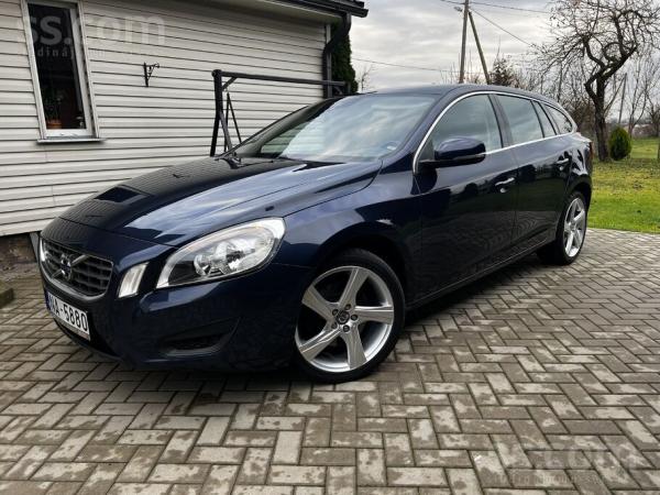 Zils Volvo V60 2012 Ludza, ar dzinēja tilpumu 2.40 L un nobraukumu 0 tūkst. km par 6100 €, foto 2 vietnē AUTOMOTO.COM.LV