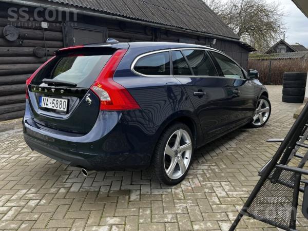 Zils Volvo V60 2012 Ludza, ar dzinēja tilpumu 2.40 L un nobraukumu 0 tūkst. km par 6100 €, foto 3 vietnē AUTOMOTO.COM.LV