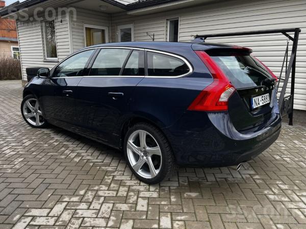 Zils Volvo V60 2012 Ludza, ar dzinēja tilpumu 2.40 L un nobraukumu 0 tūkst. km par 6100 €, foto 4 vietnē AUTOMOTO.COM.LV