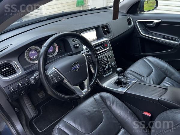 Zils Volvo V60 2012 Ludza, ar dzinēja tilpumu 2.40 L un nobraukumu 0 tūkst. km par 6100 €, foto 10 vietnē AUTOMOTO.COM.LV