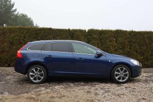 Blue Volvo V60 2012 in Alytus, with an engine capacity of 2.00 L and mileage of 279 thousand km for 6600 €, photo 6 on AUTOMOTO.COM.LV