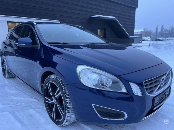 Zils Volvo V60 2012 Kauņa, ar dzinēja tilpumu 1.98 L un nobraukumu 280 tūkst. km par 6590 €, foto 1 vietnē AUTOMOTO.COM.LV