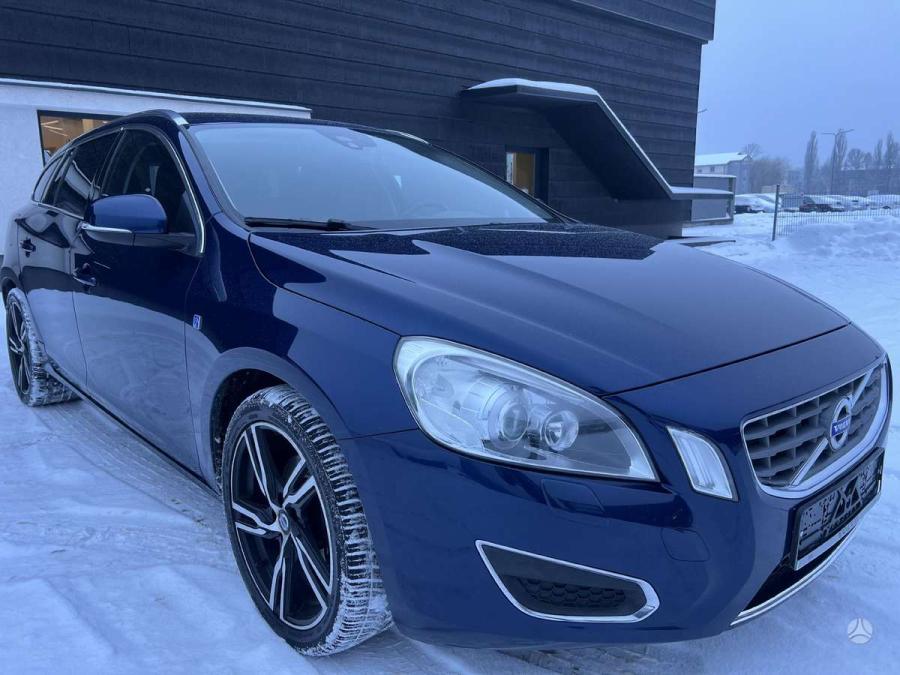 Blue Volvo V60 2012 in Kaunas, with an engine capacity of 1.98 L and mileage of 280 thousand km for 6590 €, photo 1 on AUTOMOTO.COM.LV