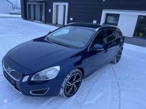 Blue Volvo V60 2012 in Kaunas, with an engine capacity of 1.98 L and mileage of 280 thousand km for 6590 €, photo 3 on AUTOMOTO.COM.LV