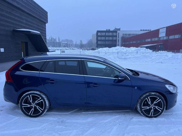 Zils Volvo V60 2012 Kauņa, ar dzinēja tilpumu 1.98 L un nobraukumu 280 tūkst. km par 6590 €, foto 5 vietnē AUTOMOTO.COM.LV