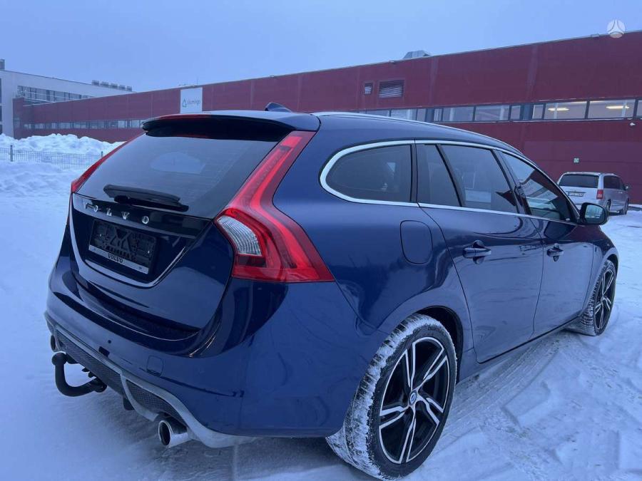 Blue Volvo V60 2012 in Kaunas, with an engine capacity of 1.98 L and mileage of 280 thousand km for 6590 €, photo 6 on AUTOMOTO.COM.LV