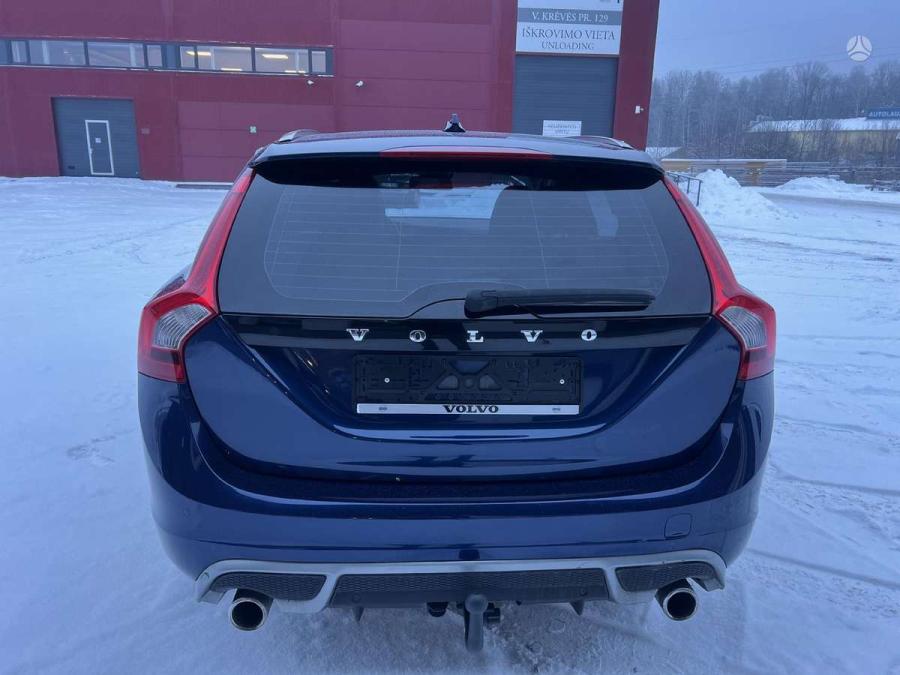 Blue Volvo V60 2012 in Kaunas, with an engine capacity of 1.98 L and mileage of 280 thousand km for 6590 €, photo 8 on AUTOMOTO.COM.LV