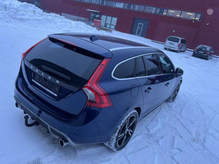 Blue Volvo V60 2012 in Kaunas, with an engine capacity of 1.98 L and mileage of 280 thousand km for 6590 €, photo 9 on AUTOMOTO.COM.LV