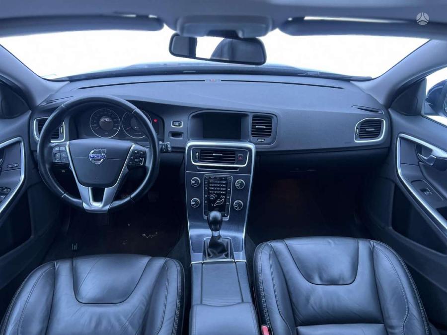 Blue Volvo V60 2012 in Kaunas, with an engine capacity of 1.98 L and mileage of 280 thousand km for 6590 €, photo 10 on AUTOMOTO.COM.LV