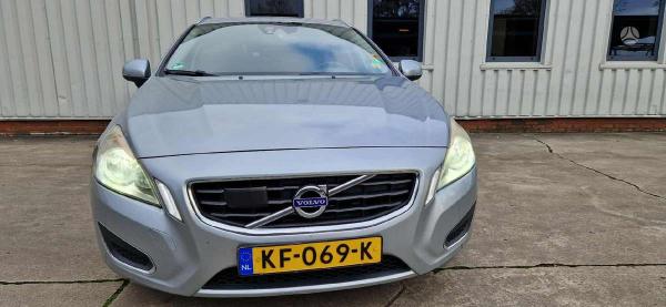 Zils Volvo V60 2012 Marijampole, ar dzinēja tilpumu 1.56 L un nobraukumu 301 tūkst. km par 5350 €, foto 2 vietnē AUTOMOTO.COM.LV
