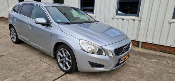 Zils Volvo V60 2012 Marijampole, ar dzinēja tilpumu 1.56 L un nobraukumu 301 tūkst. km par 5350 €, foto 3 vietnē AUTOMOTO.COM.LV