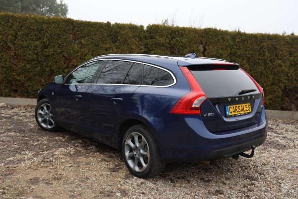 Zils Volvo V60 2012 Alīta, ar dzinēja tilpumu 2.00 L un nobraukumu 279 tūkst. km par 6600 €, foto 3 vietnē AUTOMOTO.COM.LV
