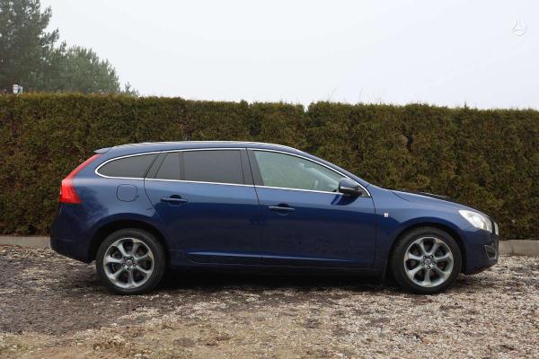 Zils Volvo V60 2012 Alīta, ar dzinēja tilpumu 2.00 L un nobraukumu 279 tūkst. km par 6600 €, foto 6 vietnē AUTOMOTO.COM.LV