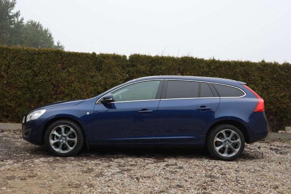 Zils Volvo V60 2012 Alīta, ar dzinēja tilpumu 2.00 L un nobraukumu 279 tūkst. km par 6600 €, foto 7 vietnē AUTOMOTO.COM.LV