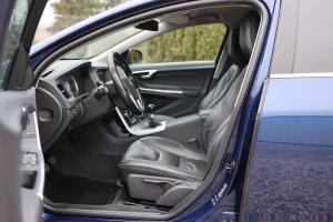 Blue Volvo V60 2012 in Alytus, with an engine capacity of 2.00 L and mileage of 279 thousand km for 6600 €, photo 8 on AUTOMOTO.COM.LV