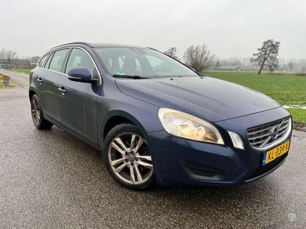 Blue Volvo V60 2012 in Vilnius, with an engine capacity of 1.56 L and mileage of 250 thousand km for 4250 €, photo 1 on AUTOMOTO.COM.LV