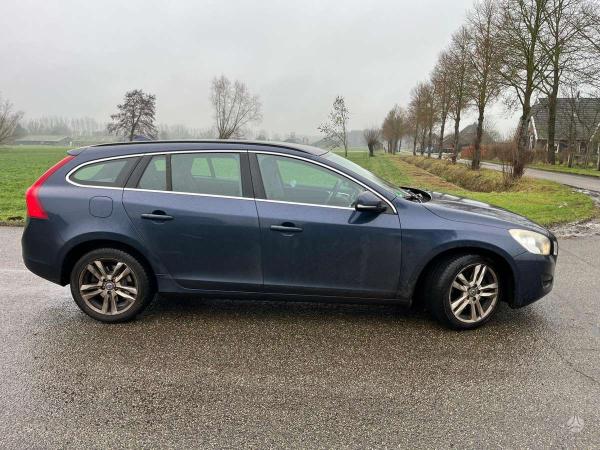 Blue Volvo V60 2012 in Vilnius, with an engine capacity of 1.56 L and mileage of 250 thousand km for 4250 €, photo 3 on AUTOMOTO.COM.LV